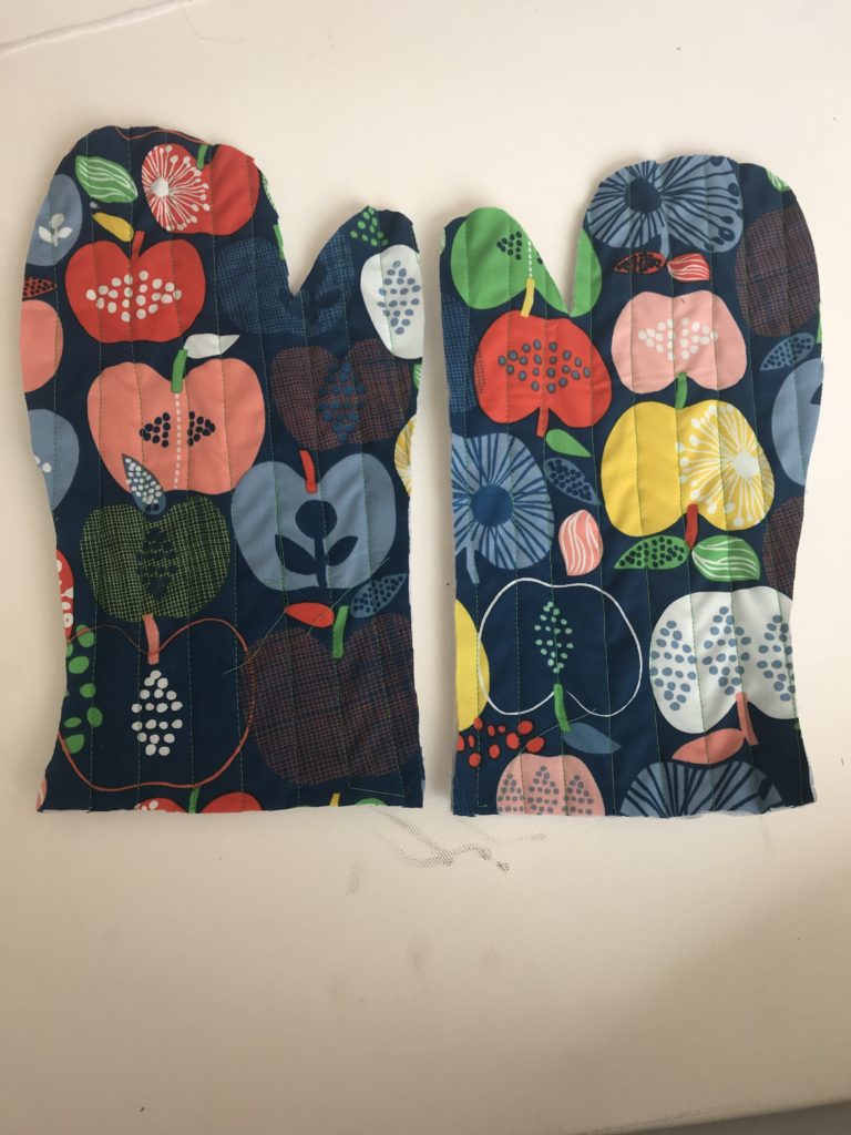 Pot Holder and Oven Mitt Set | The Stitching Scientist